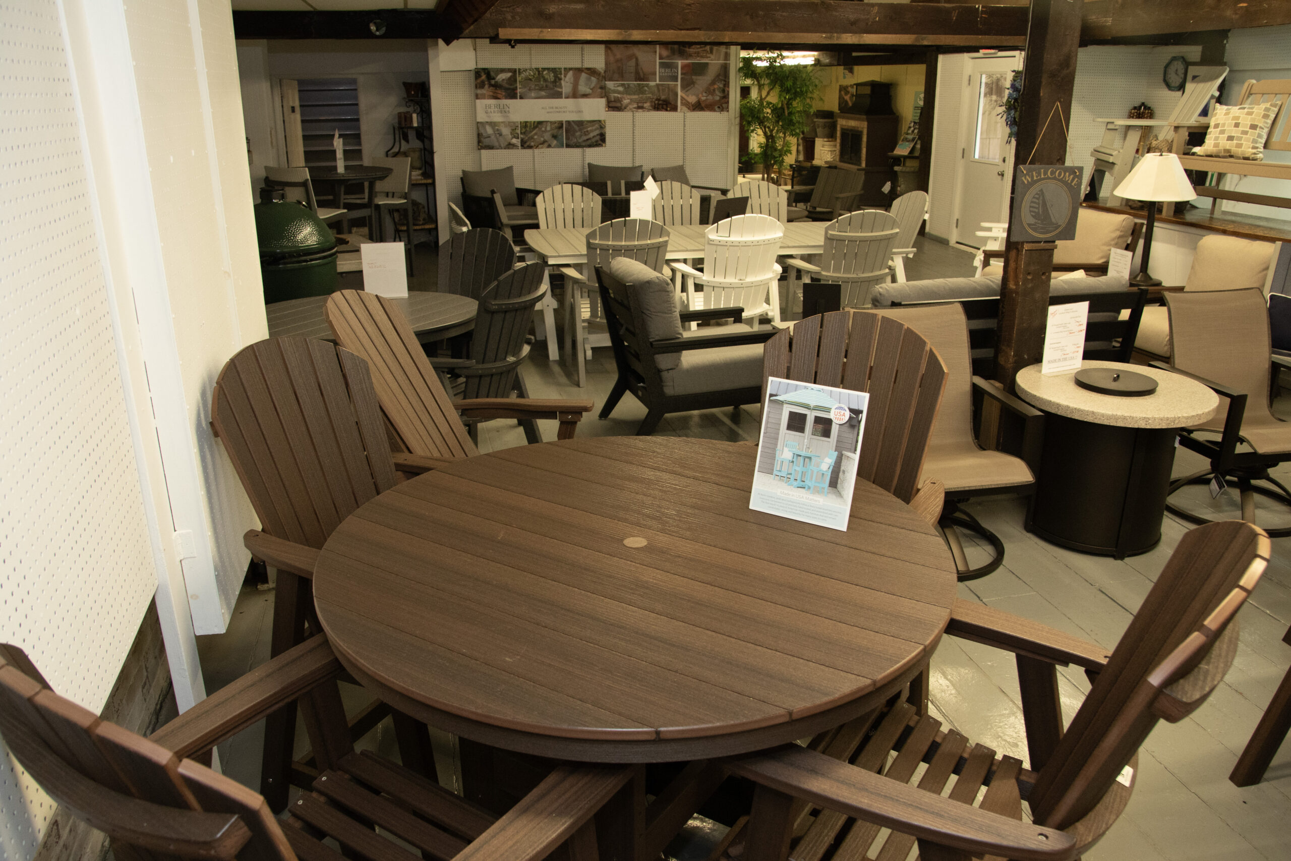 48 Round Chat Height Berlin Collection | DeVries